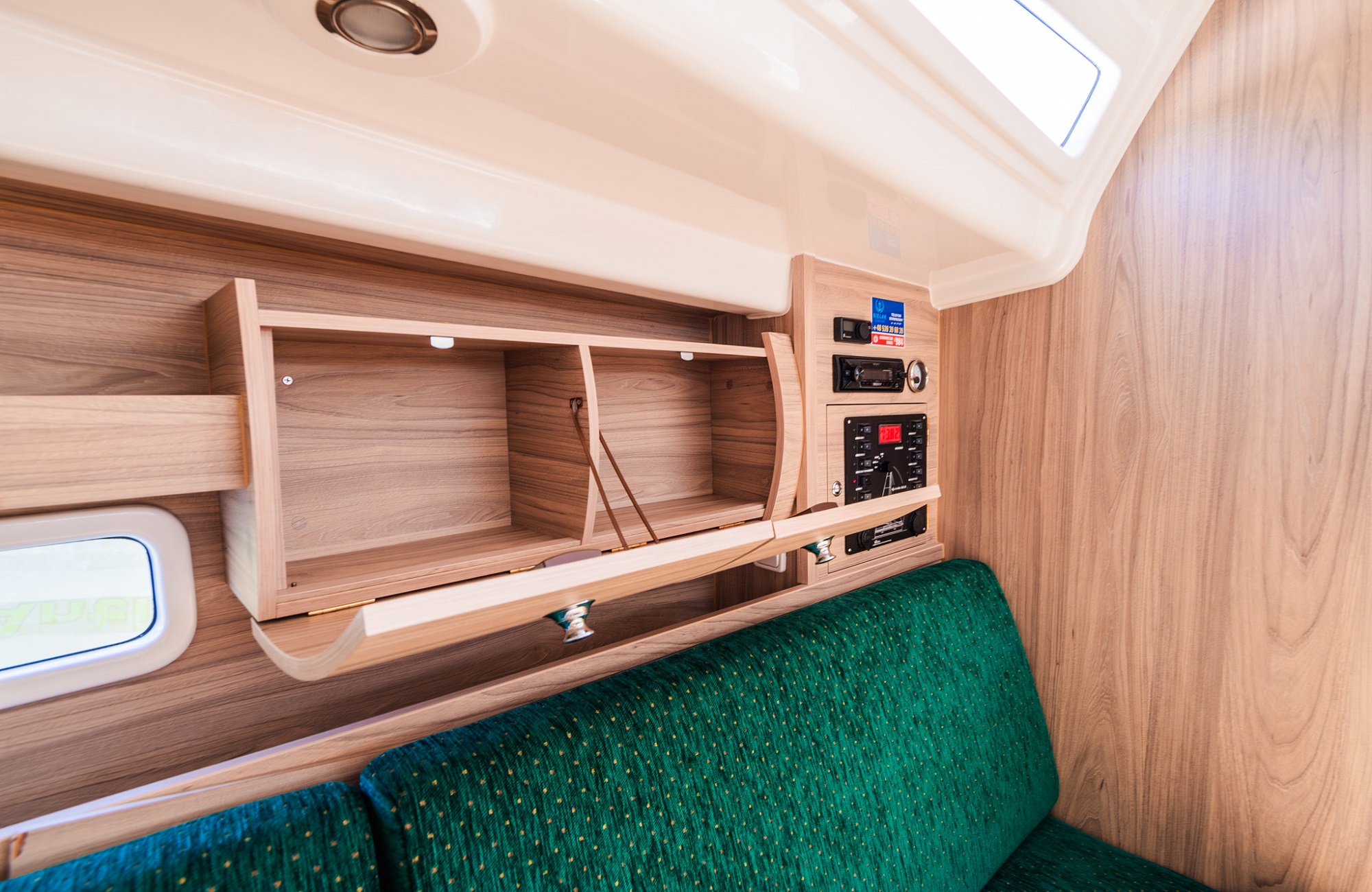 Bielak Czartery - Wynajem Jachtów, Houseboatów i Motorówek na Mazurach ...