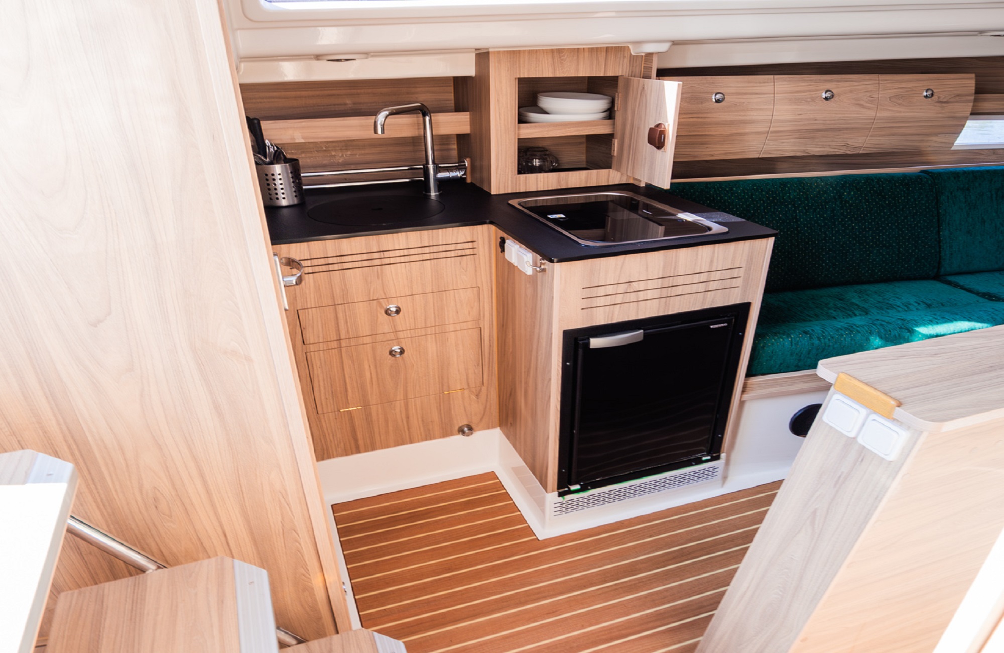 Bielak Czartery - Wynajem Jachtów, Houseboatów i Motorówek na Mazurach ...