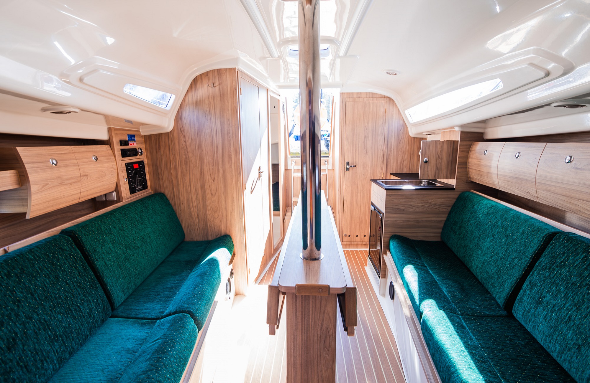 Bielak Czartery - Wynajem Jachtów, Houseboatów i Motorówek na Mazurach ...