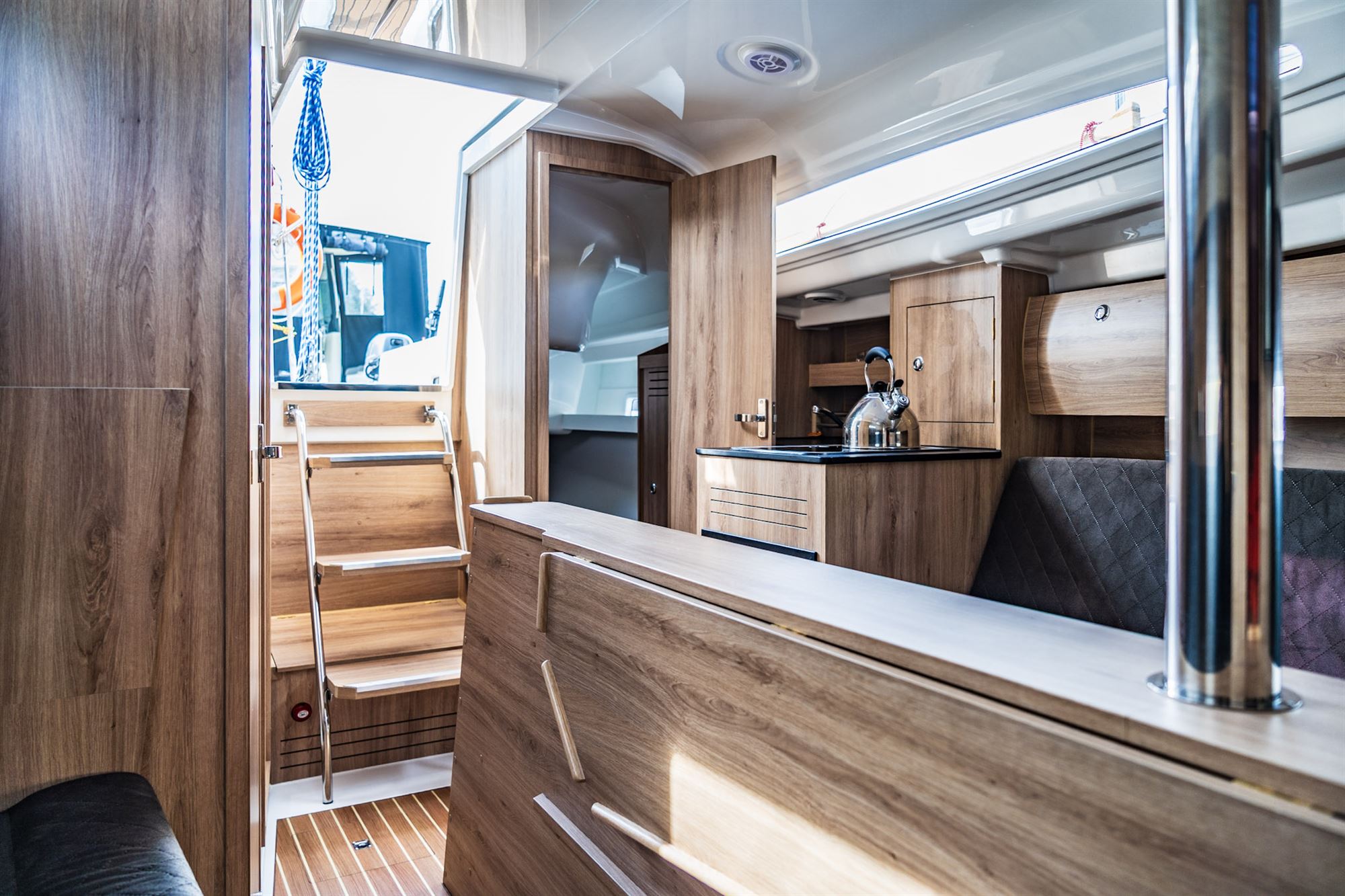 Bielak Czartery - Wynajem Jachtów, Houseboatów i Motorówek na Mazurach ...