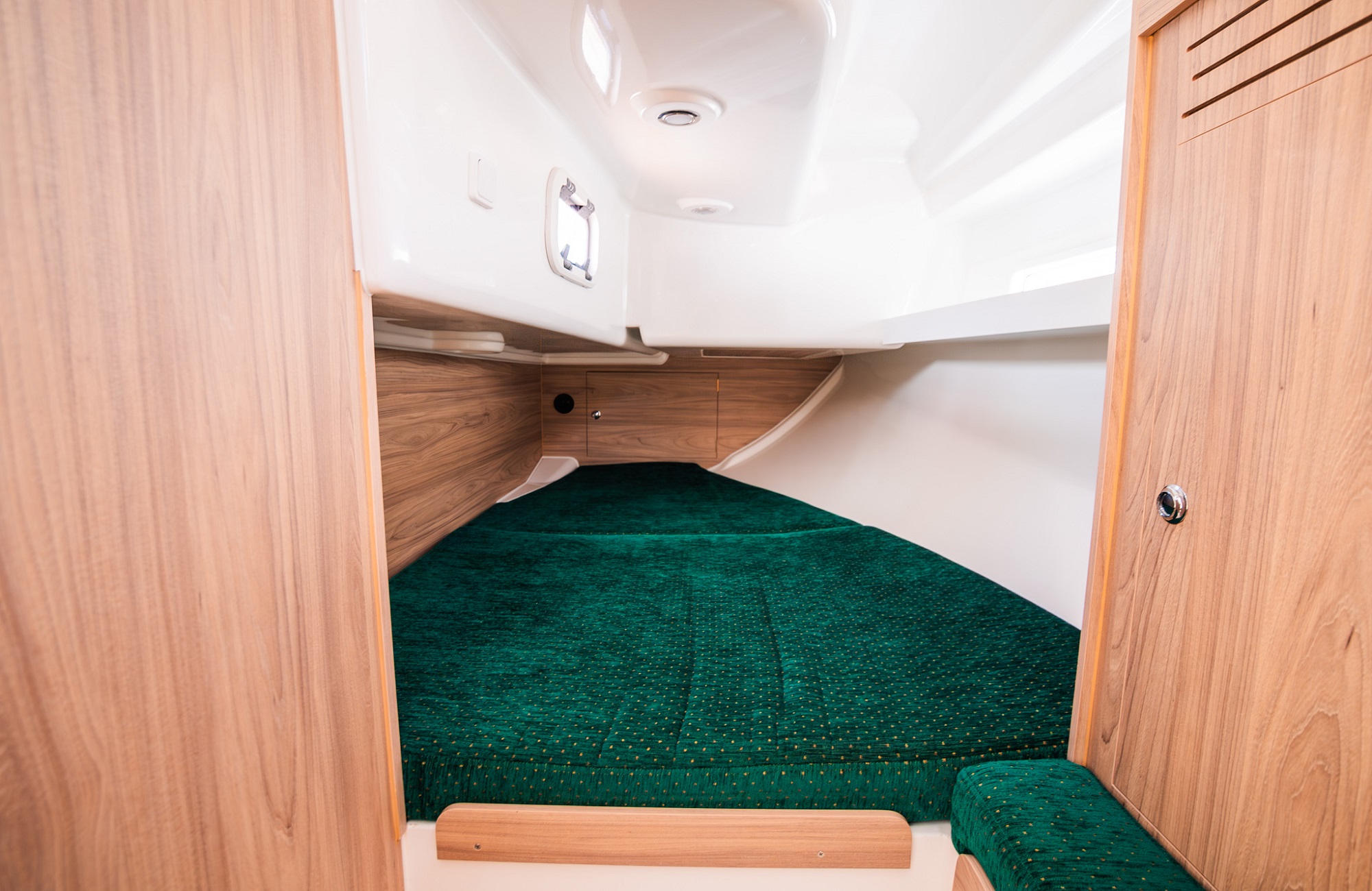 Bielak Czartery - Wynajem Jachtów, Houseboatów i Motorówek na Mazurach ...