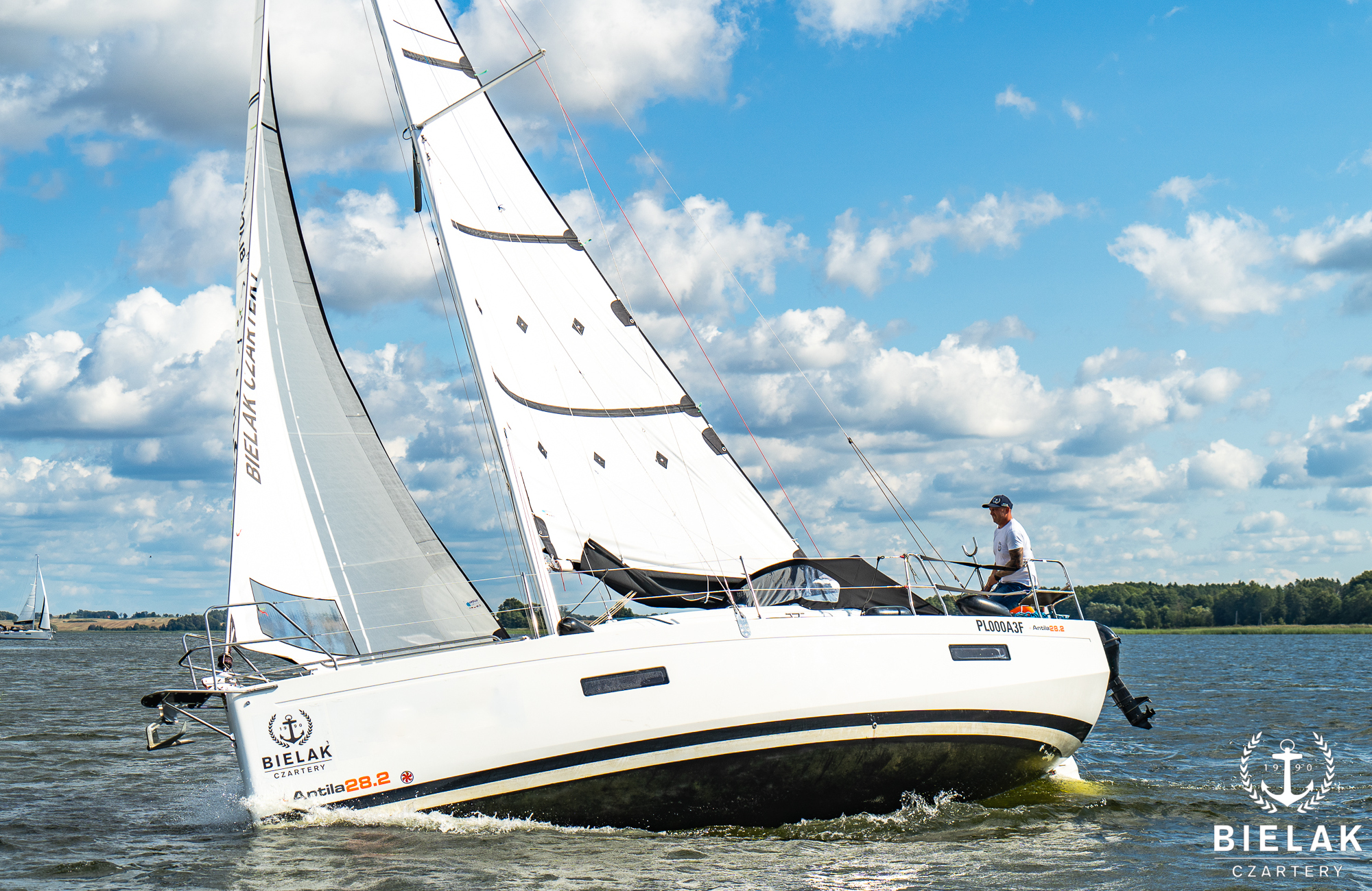 Bielak Czartery - Wynajem Jachtów, Houseboatów i Motorówek na Mazurach ...